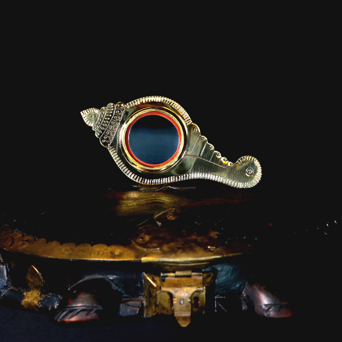 Aranmula Kannadi (Conch-Shaped) | Handmade Metal Mirror of Kerala ...